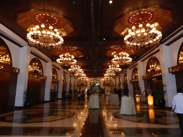 In Pinay's footsteps: MANILA HOTEL: GLIMPSES OF THE MAIN LOBBY AND ...