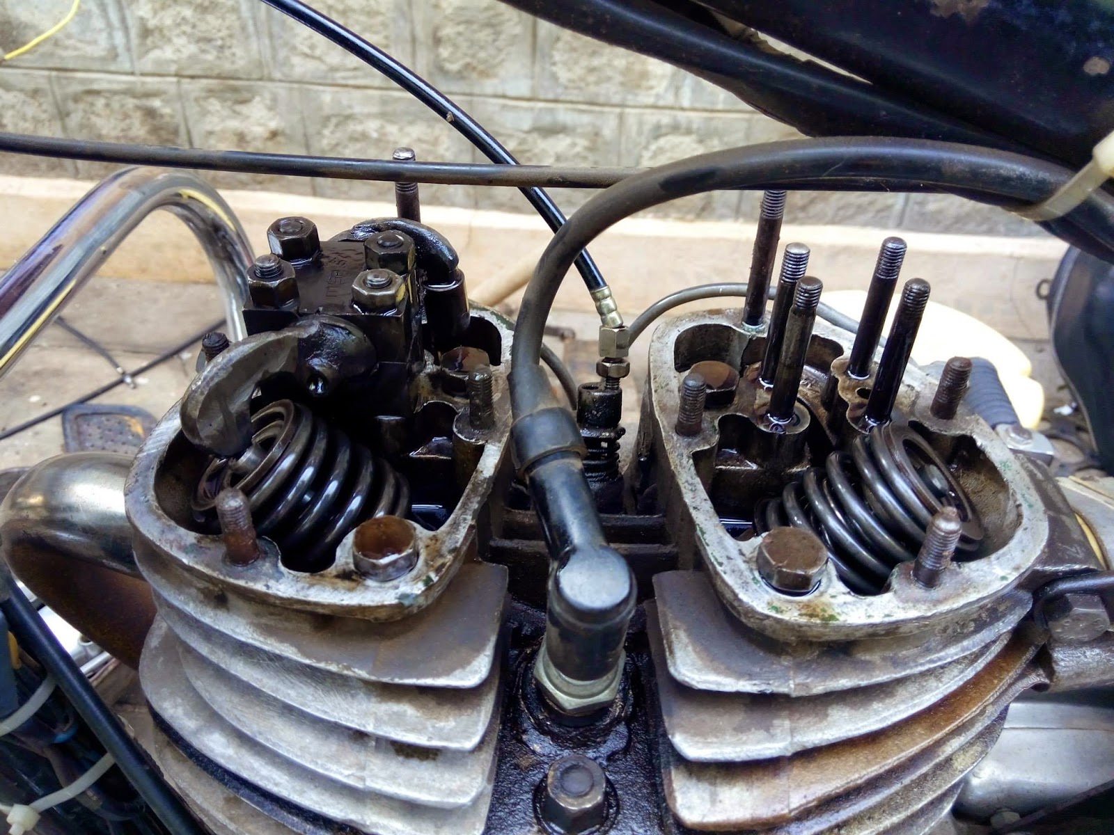 Twisted Throttle Bikes: Royal Enfield Classic 350 | Red Color Bullet ...