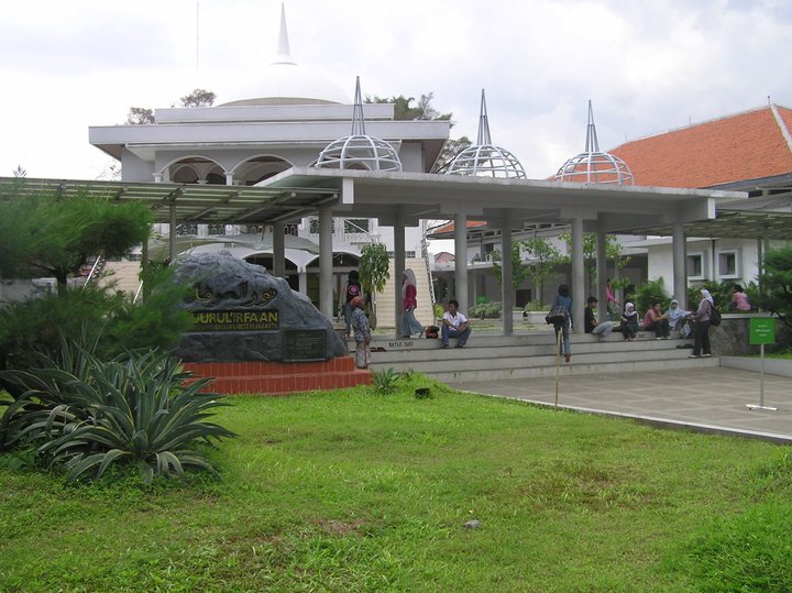 Belajar bersama Guru Cerdas: Edisi Kampus : Gedung lama kampus UNJ