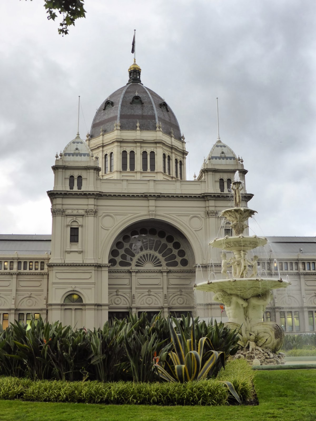 Natalie in Melbourne: Royal Exhibition Building & Carlton Gardens