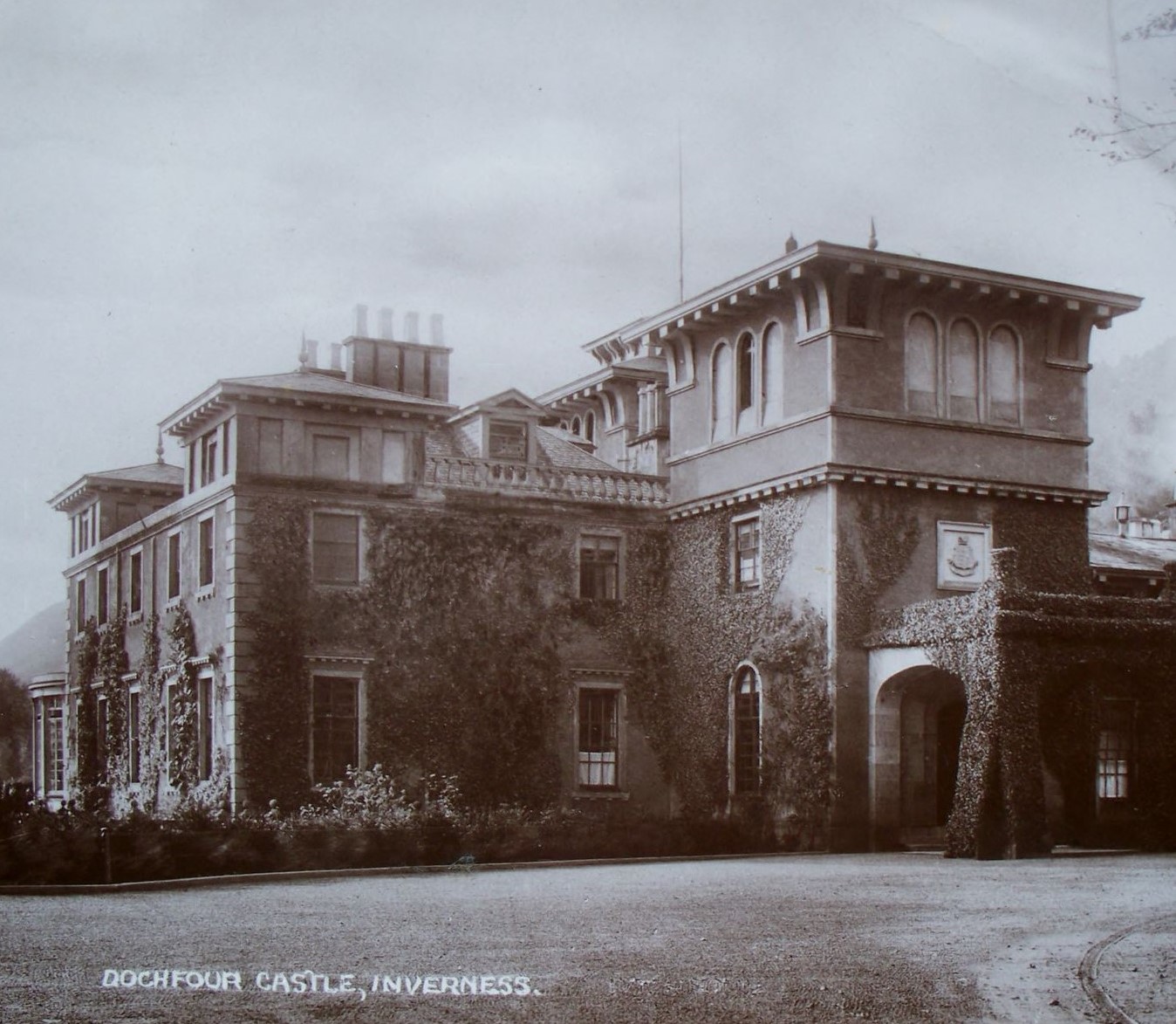 Landed families of Britain and Ireland: (321) Baillie of Dochfour and ...