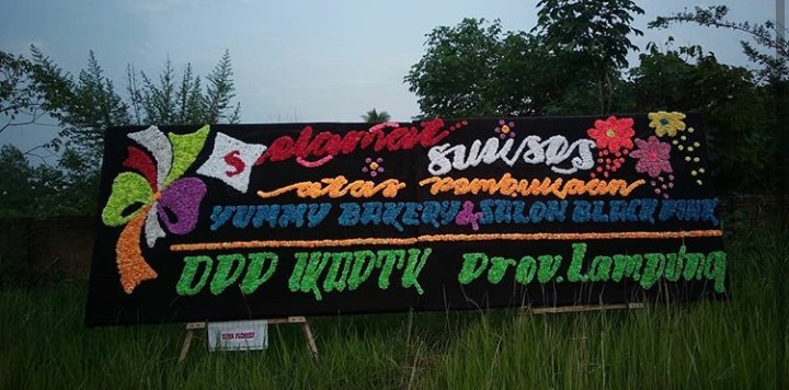 KINI HADIR DI WAY KANAN SEWA PAPAN BUNGA - SENA FLORIST / 085320909494