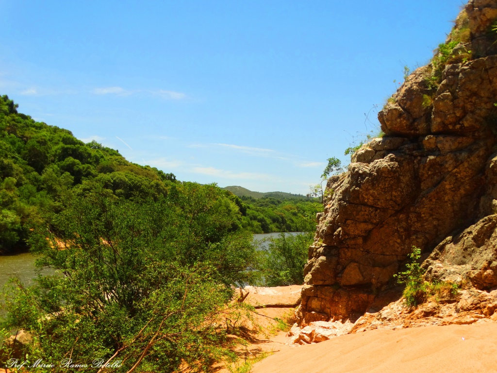 Nos Caminhos do Sul...: Paredão (Piratini - RS)