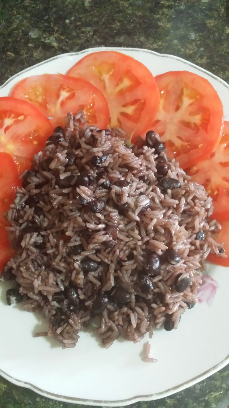 Rico Sabor Cubano: receta del congri cubano