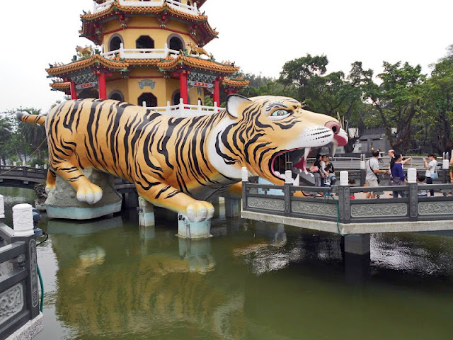 Taipei Air Station: Return to Taiwan Tour - On the Bus - Day 7 Continued