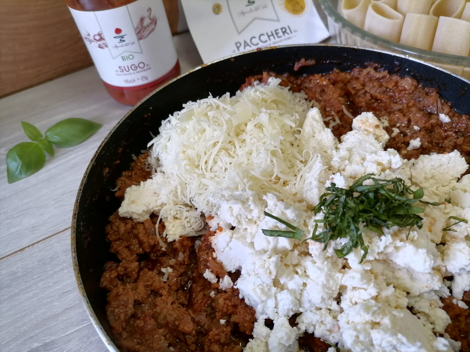 Hellena ...din bucataria mea...: Paste paccheri umplute cu carne ...