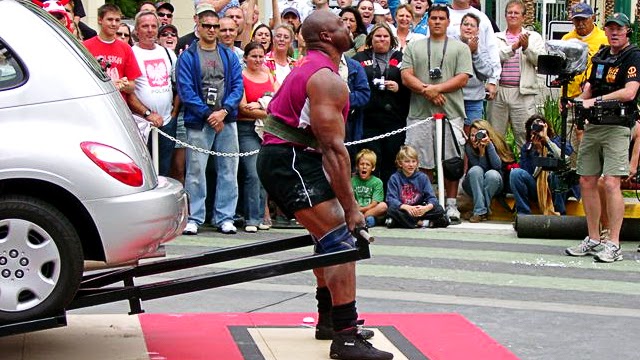 Como lo Hago México: Levantar un automóvil Strongman