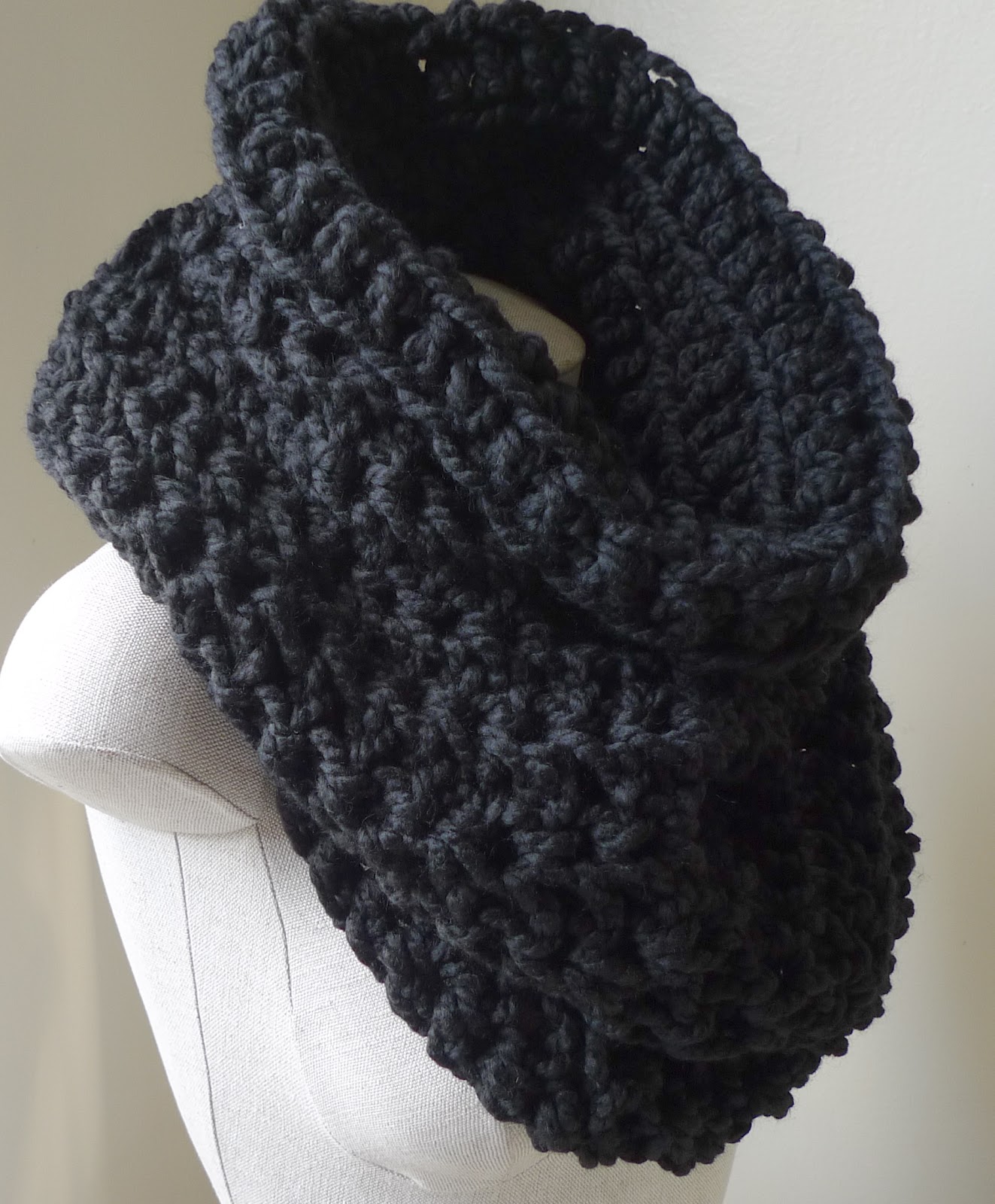 Queen Heron Creations: Big Chunky Crocheted Cowl Neckwarmers