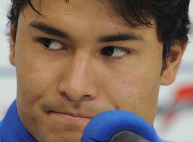 Vitória apresenta Pedro Ken na quinta