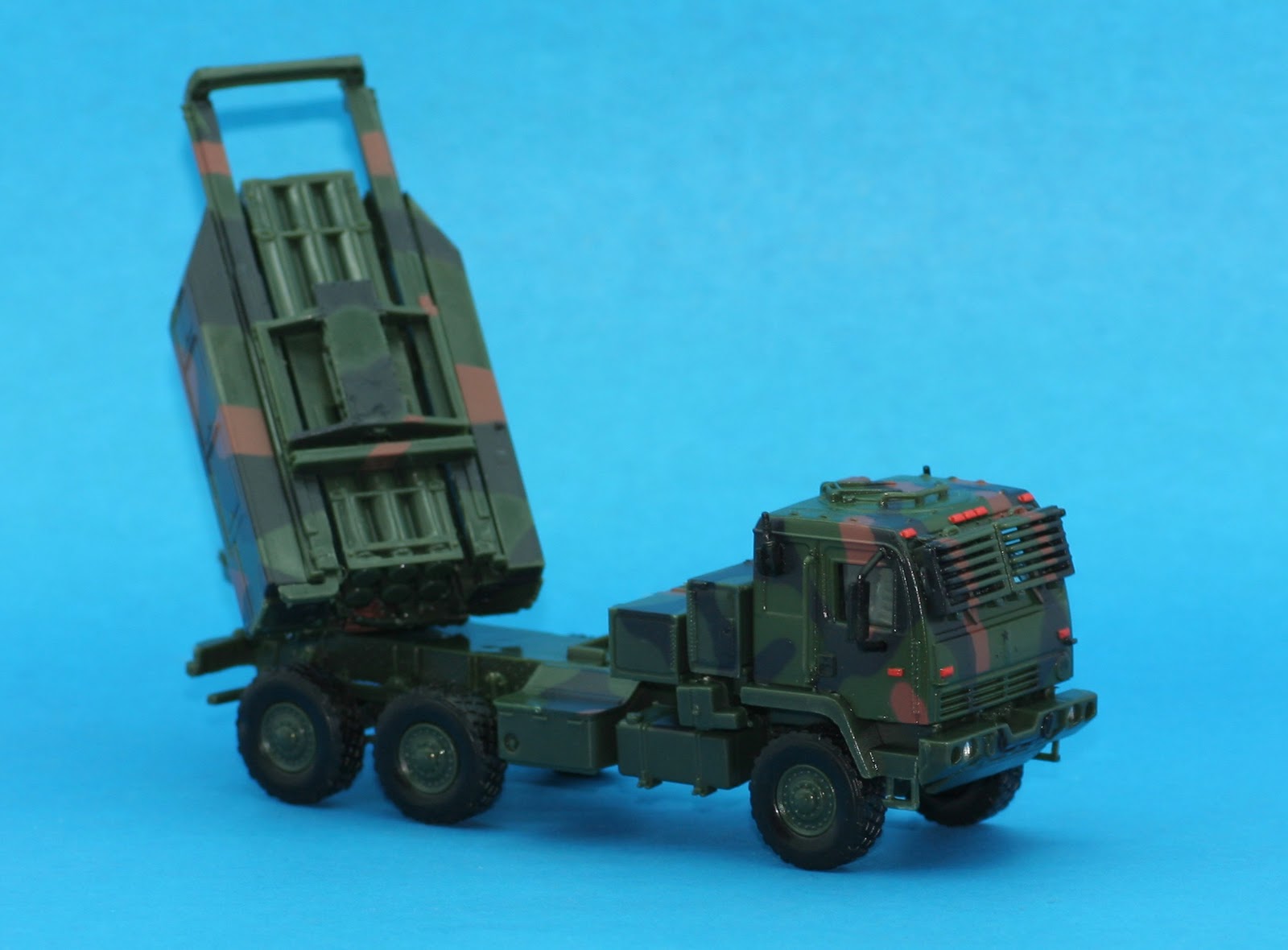 Incredible Mini Garage: Himars M 142 2007 IXO 1/72