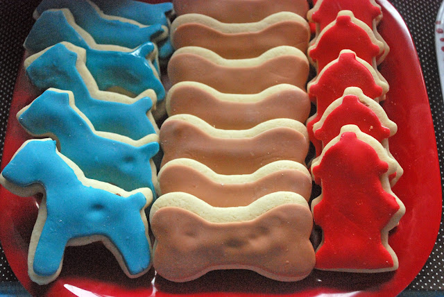 Larissa Another Day: Who Let the Dogs Out??