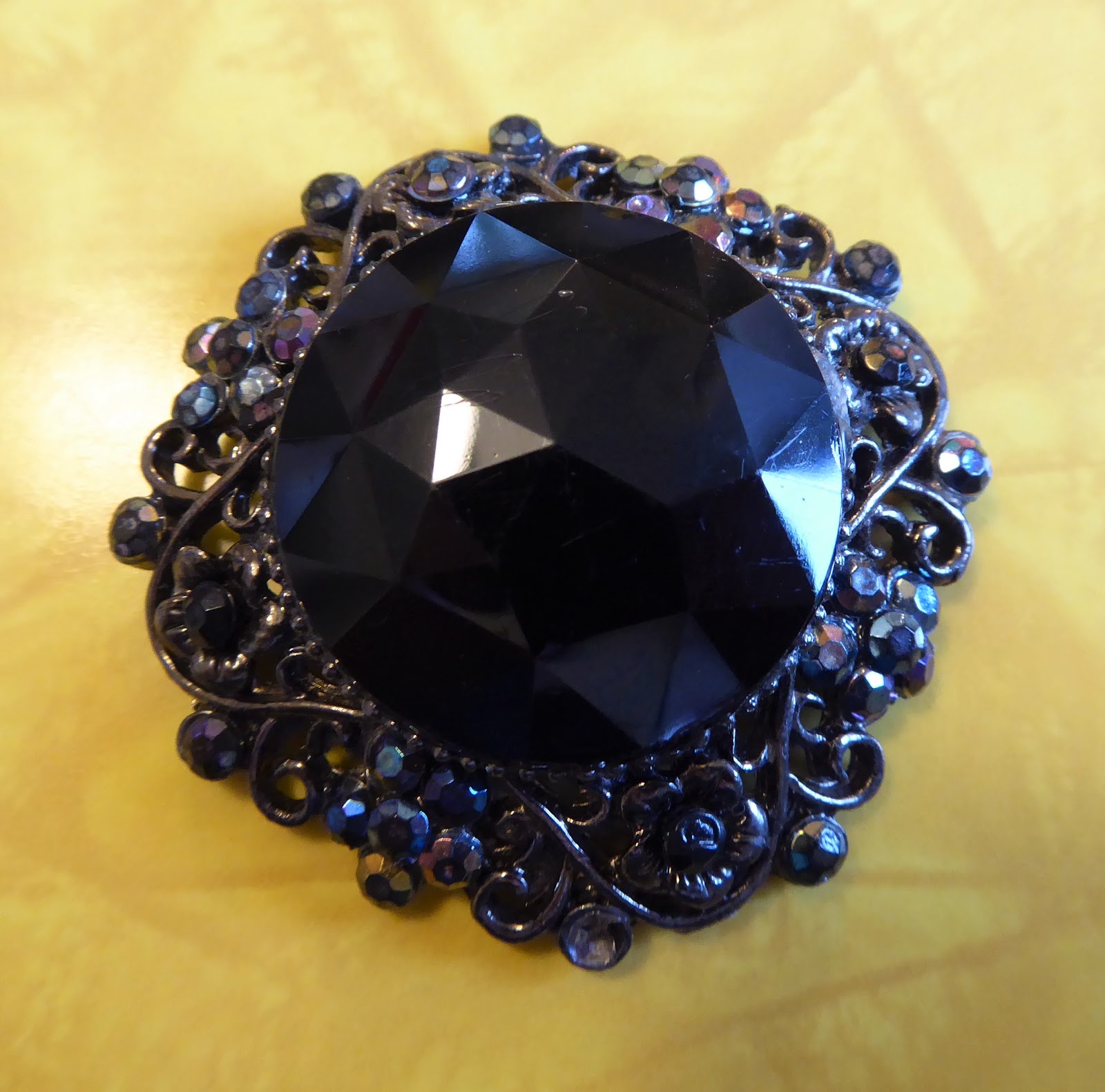 Sublime Mercies: The ABCs of Collecting Vintage Costume Jewelry: H - Z