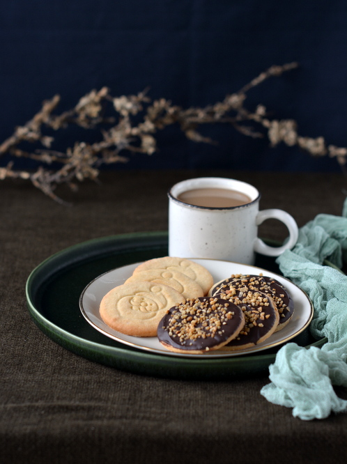 Colors in the Kitchen: Mogyorógrillázsos-csokis linzer