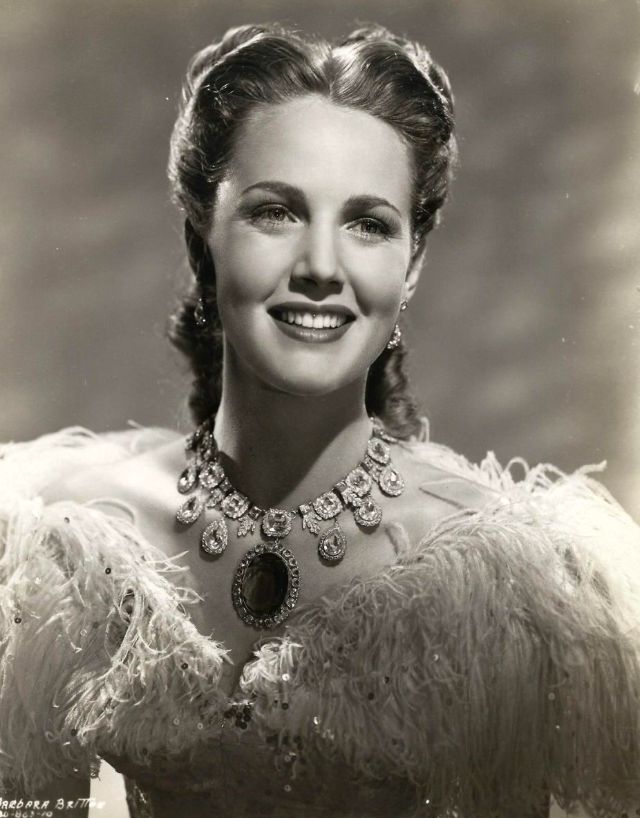 45 Glamorous Photos of Barbara Britton in the 1950s and '60s ~ Vintage ...