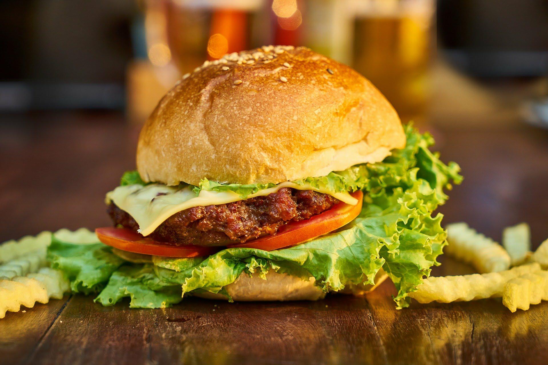 Ev Yapımı Hamburger (İnanılmaz Lezzetli ve Kolay) Ev Yapımı Hamburger (İnanılmaz Lezzetli ve Kolay)