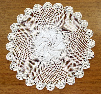 The Hausfrau Journal: Doily Day No. 1