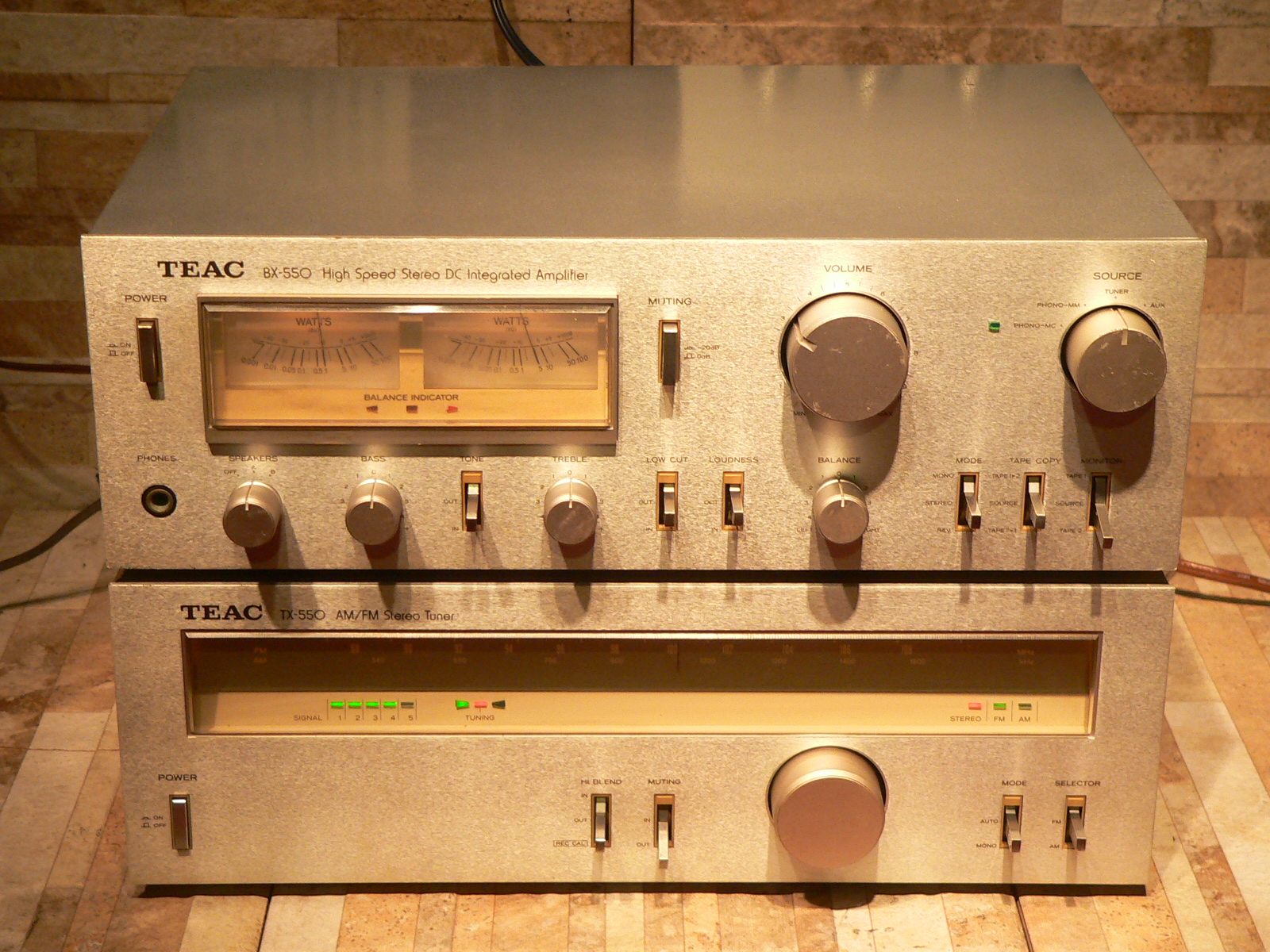 su-distribuidor audio hi-fi and hi-end: AMPLIFICADOR Y SINTO TEAC BX ...