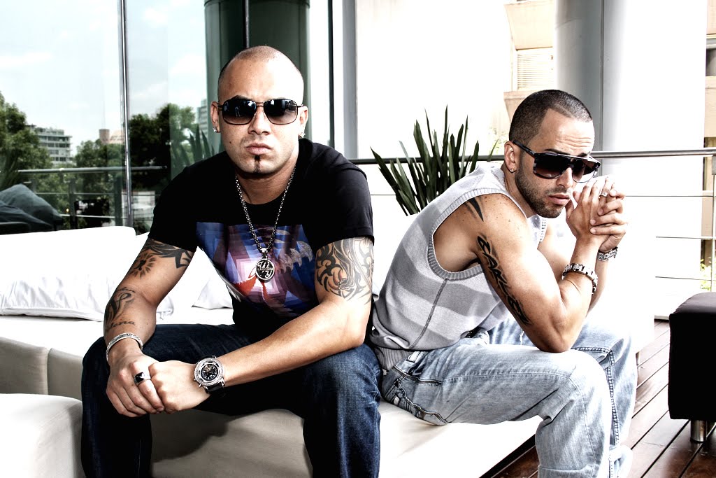 | Wisin y Yandel |: Fotos de la linea de ropa de Wisin y Yandel