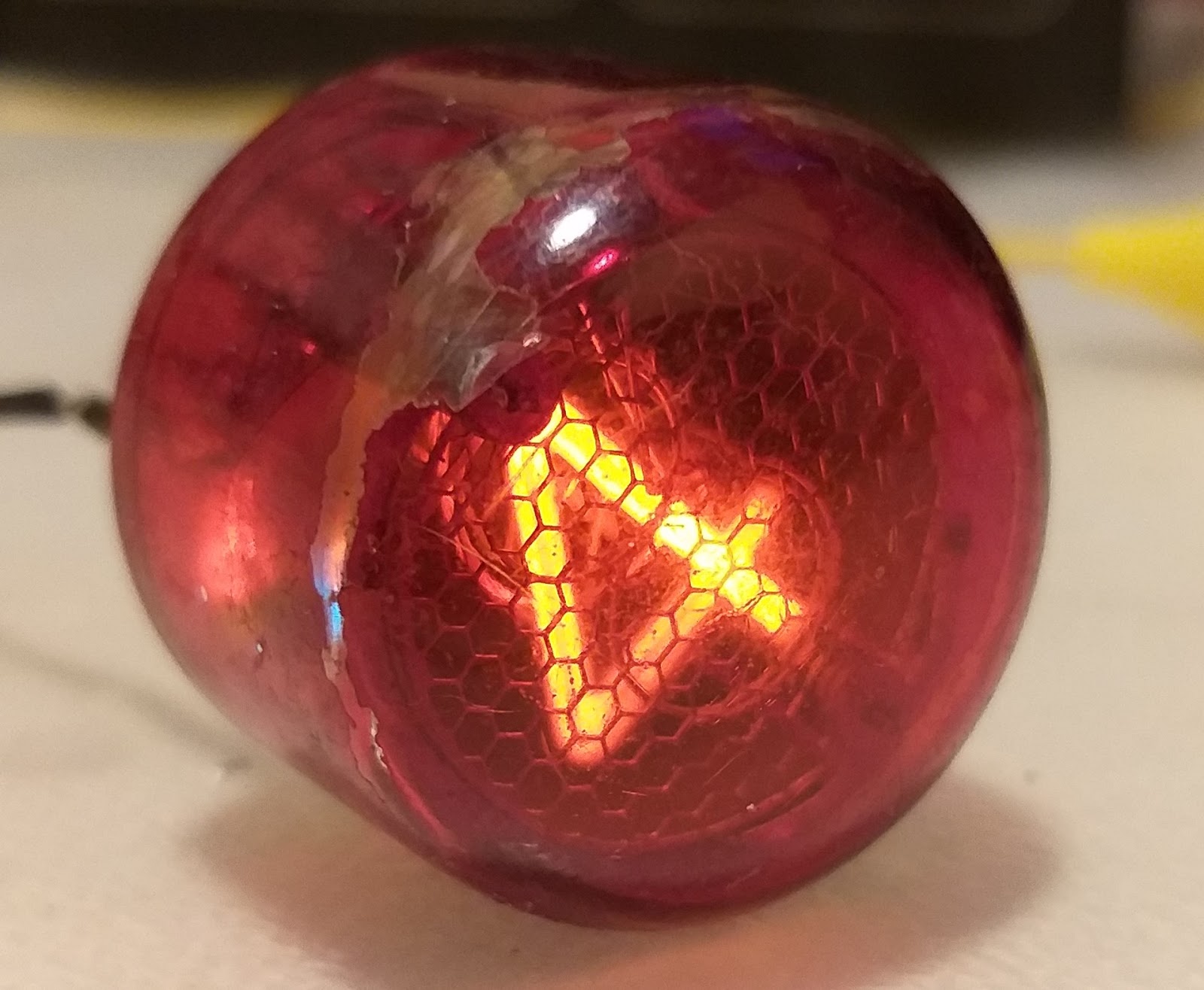 IK1ZYW Labs: Blue dot and leg glow in Z520M Nixie