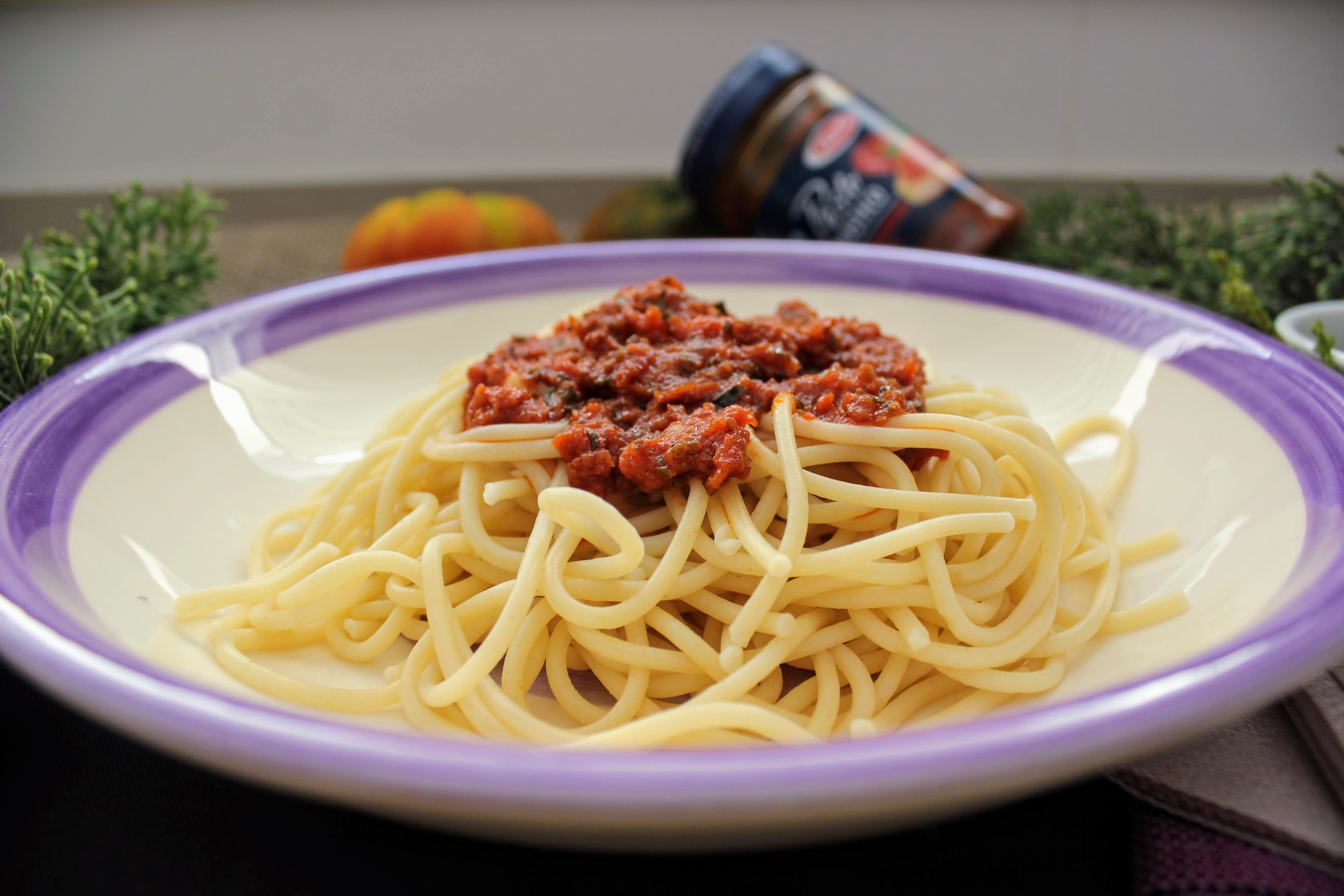 Espaguetis al Pesto Rojo - Cocinando con las Chachas