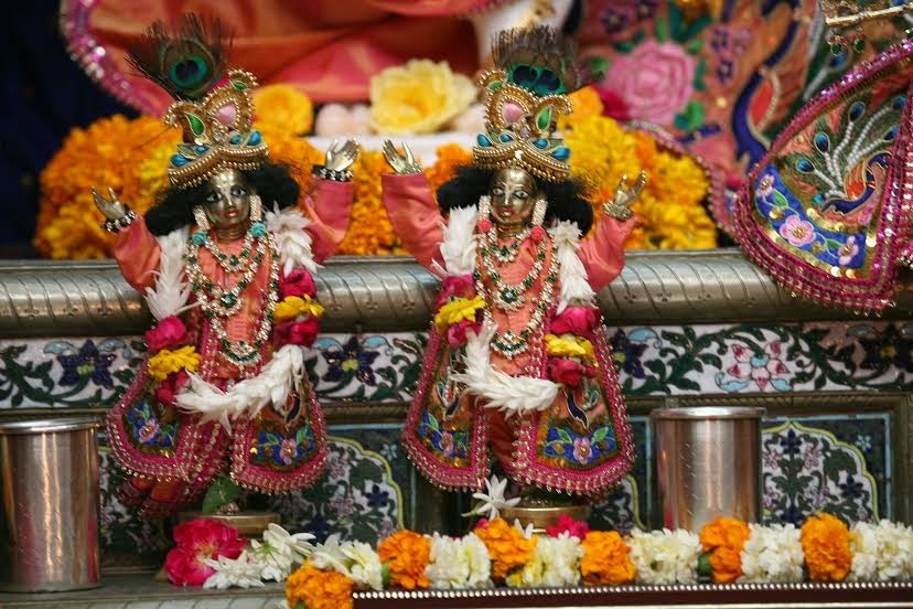 Sri Sri Radha Vrindavan Chandra (Sri Krishna and Srimati RadhaRani ...
