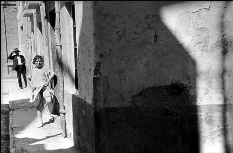 25 Amazing Black and White Photographs Capture Everyday Life in Spain ...