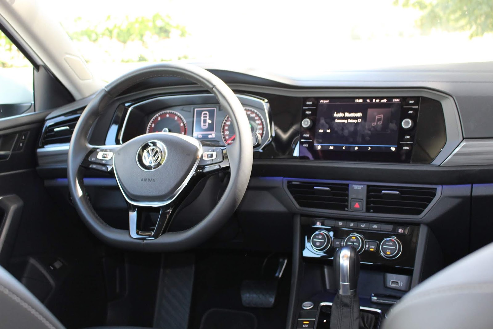 VW Jetta Comfortline 250 TSI: quem precisa do GLi? vídeo