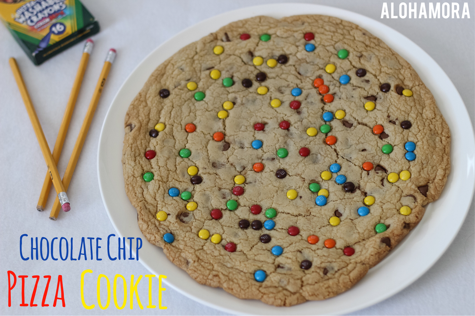 Alohamora: Open a Book: Chocolate Chip M&M Pizza Cookie