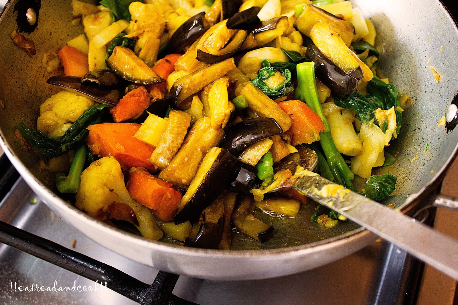 Chachra / Bengali Mixed Vegetable Curry with Fish Heads