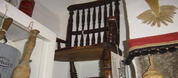 LEYENDAS DEL MUNDO CENIZA: LEYENDA DE LA SILLA MALDITA DE BUSBY STOOP INN