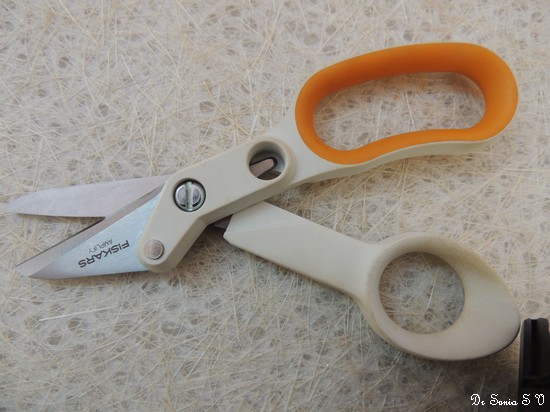 Crafters Corner : Reviewing the Best Crafting Scissors