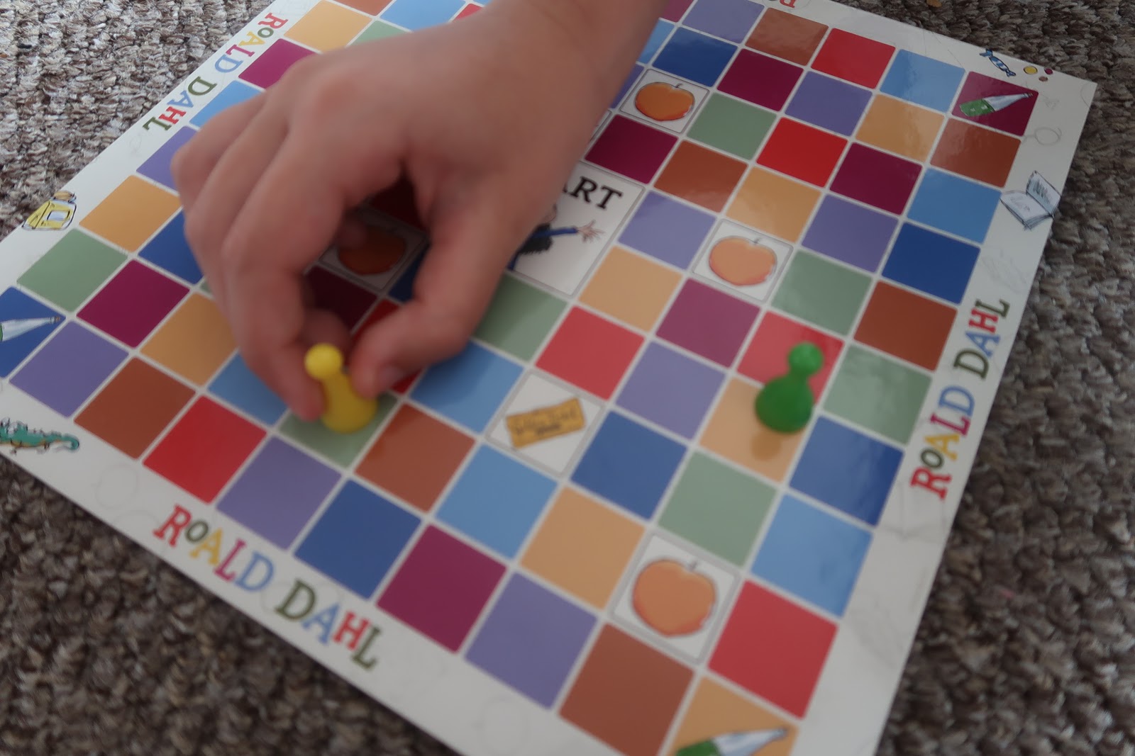 Uncoventional Kira: ROALD DAHL BOARD GAME - A FAVOURITE IN OUR HOUSE