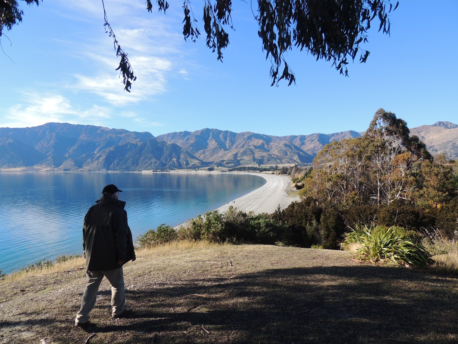 THE ROAD TAKEN : Hiking Lake Hawea