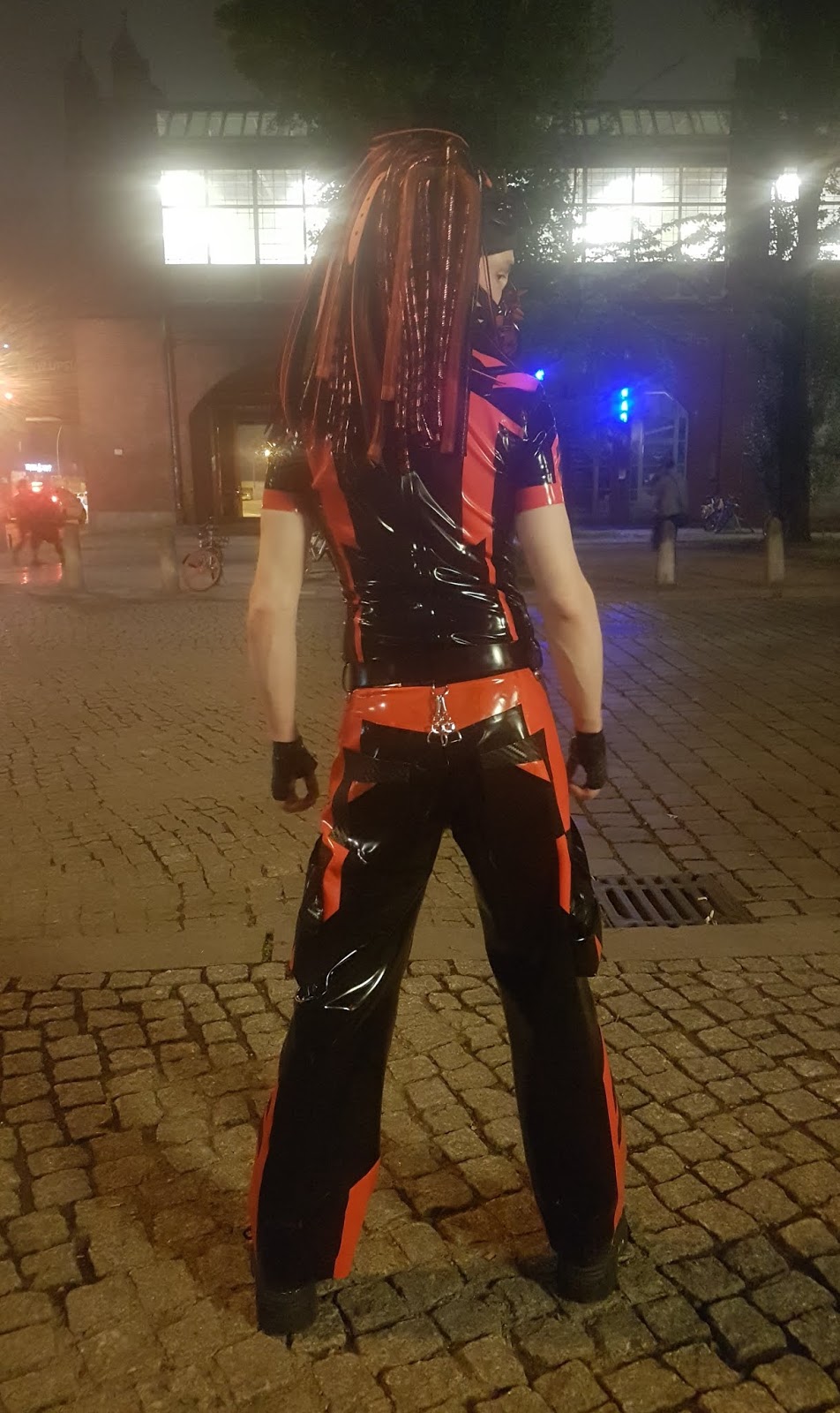 Review: Cyber Goth raver outfit / Latex by Tiina Rikala