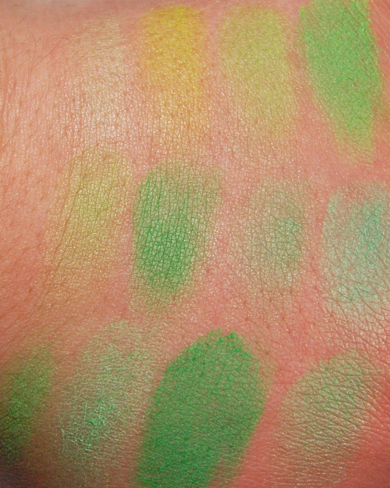 Jess Bee's Adventures: ELF Holiday Studio 144-Piece Ultimate Eyeshadow ...