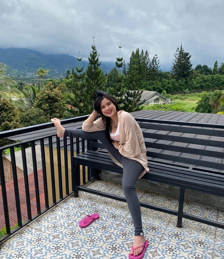 Vania Gemash Dj Seksi Yang Suka Ngangkang Viral Di Tiktok - RUARBIASA