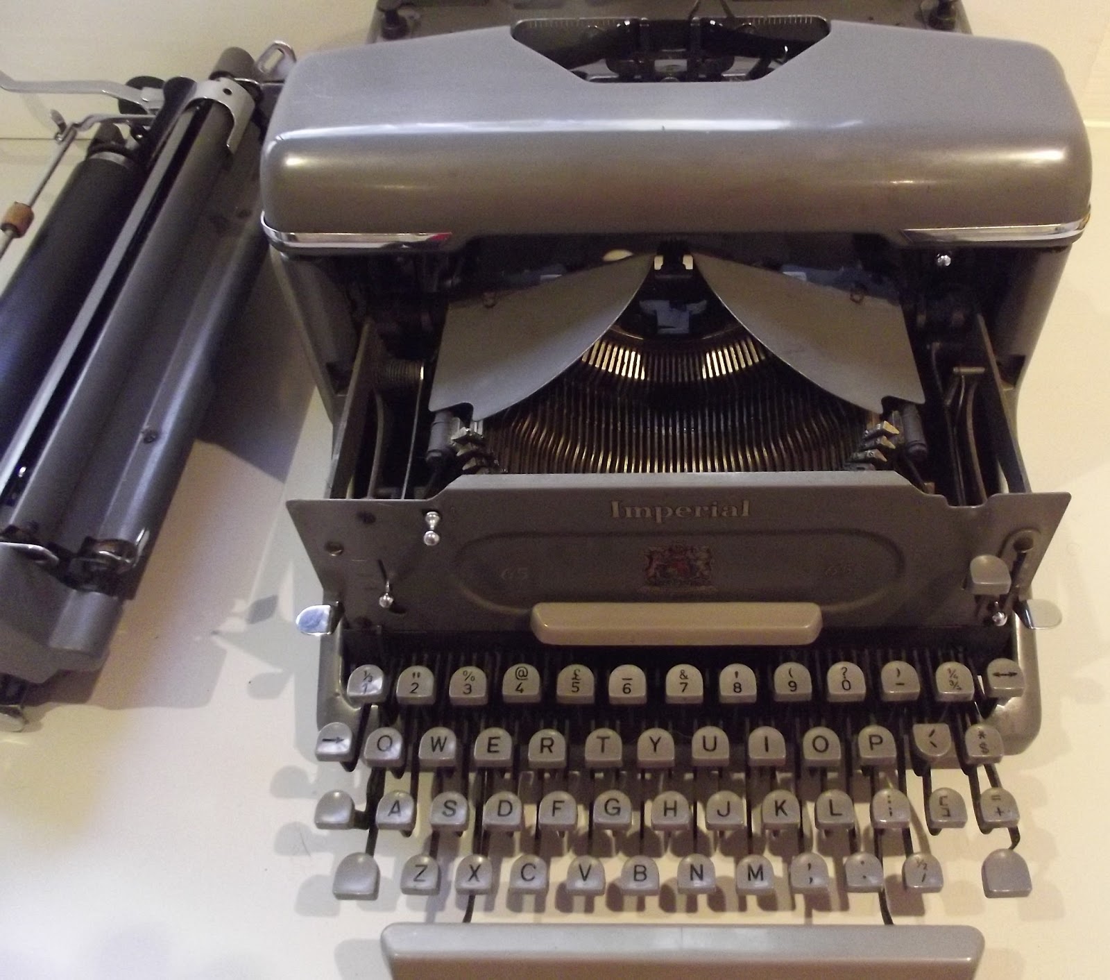 oz.Typewriter: The Eccentric Brain Behind Imperial Typewriters