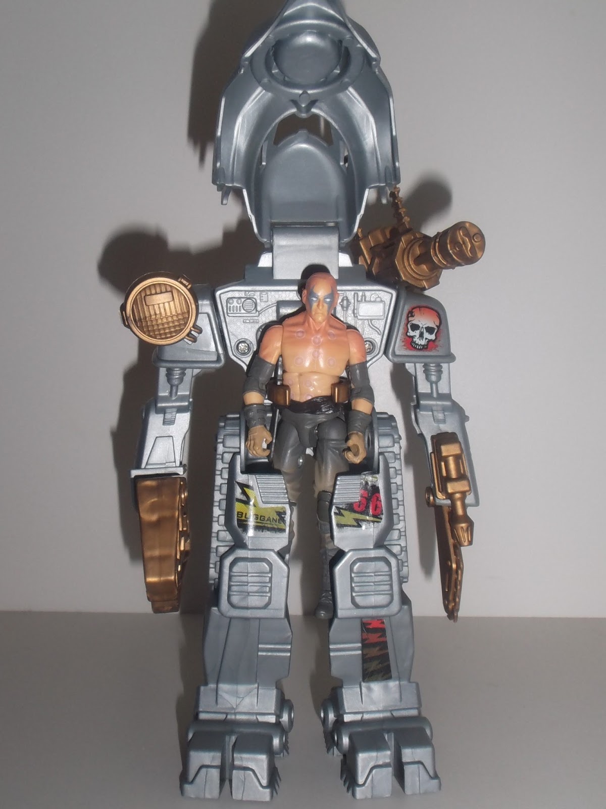 2 MINUTE TOY BREAK!: Mech Suit Mayhem!