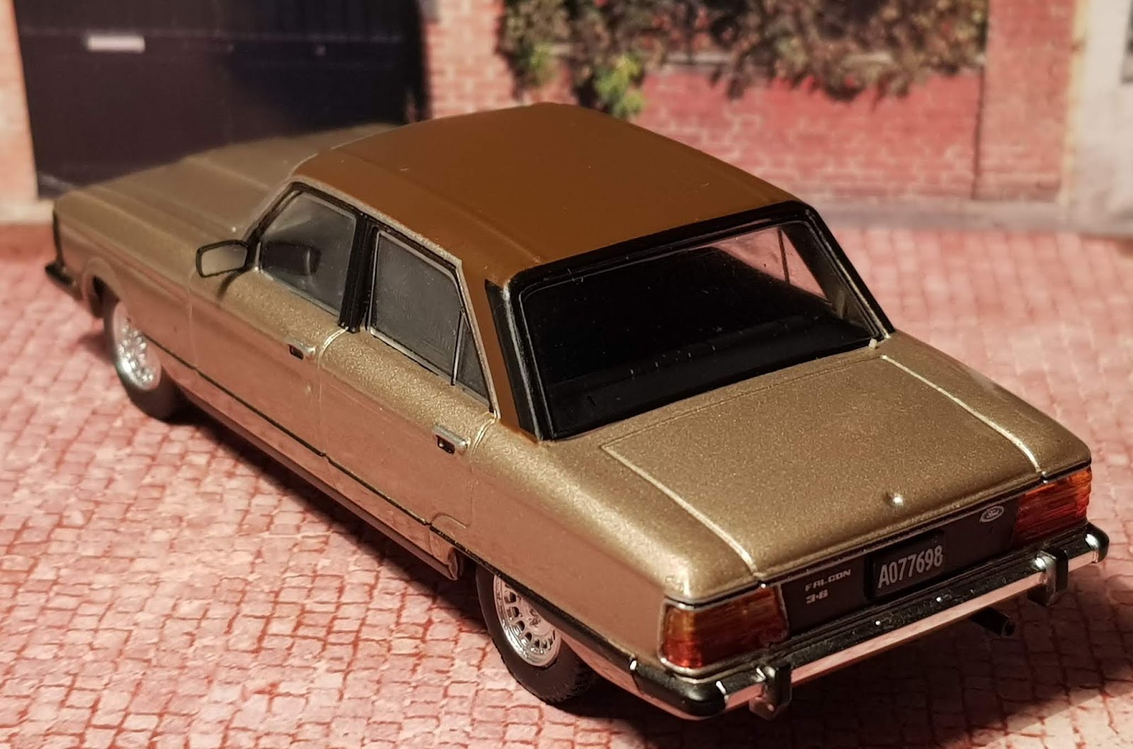 RetroAutosEnEscala: FORD FALCON GHIA (1982)