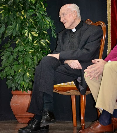 MCLD Maria con los Desamparados : ¡Feliz Año querido padre Jorge Loring!