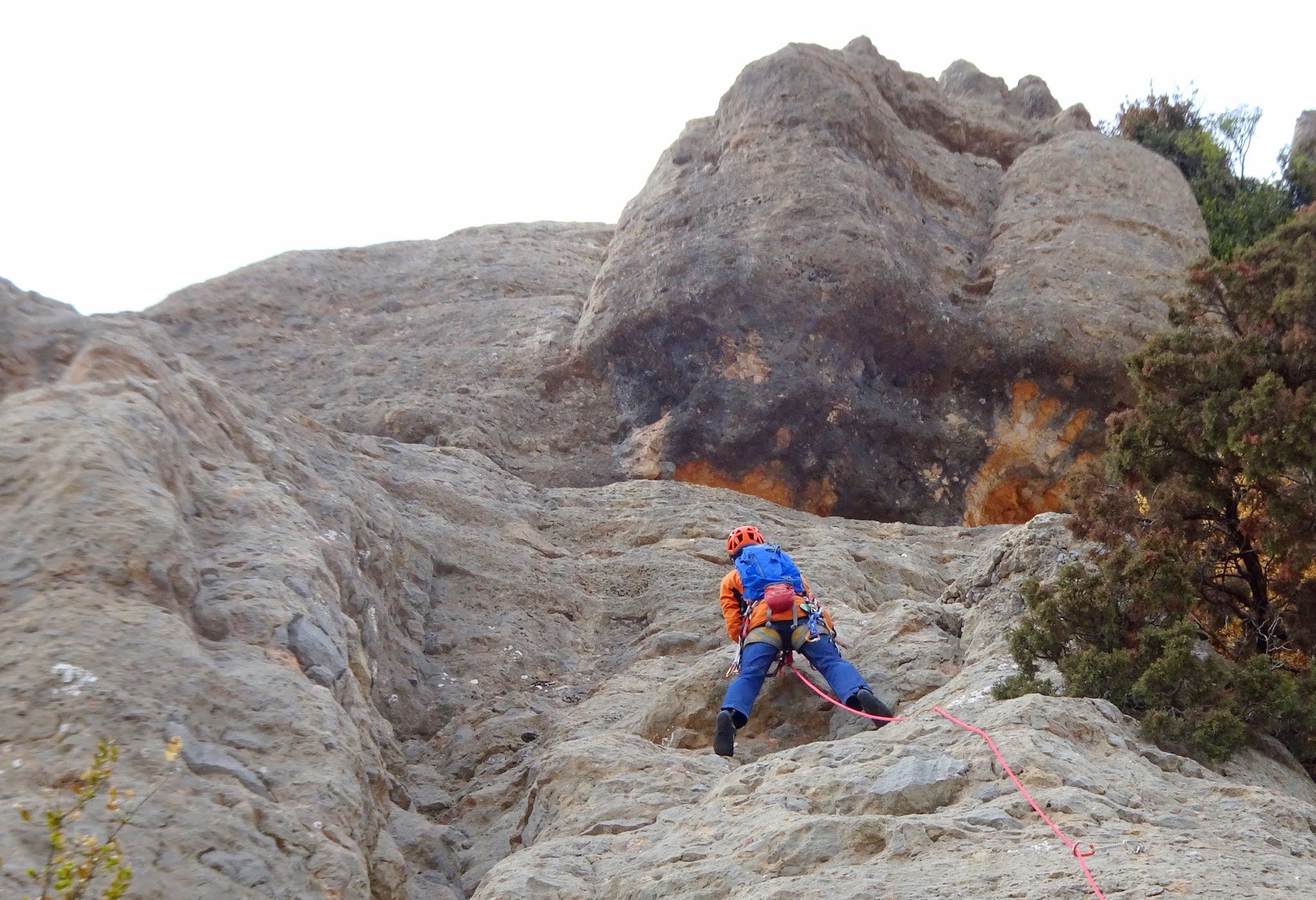 GUARA VERTICAL: Felisín. 6b Ao. 140 metros. Pared de la Predicadera.