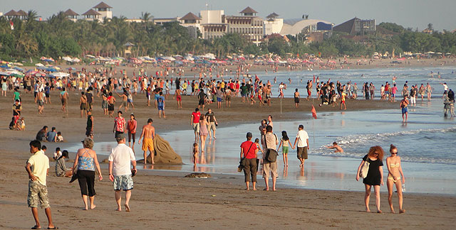 BEACH: KUTA BEACH