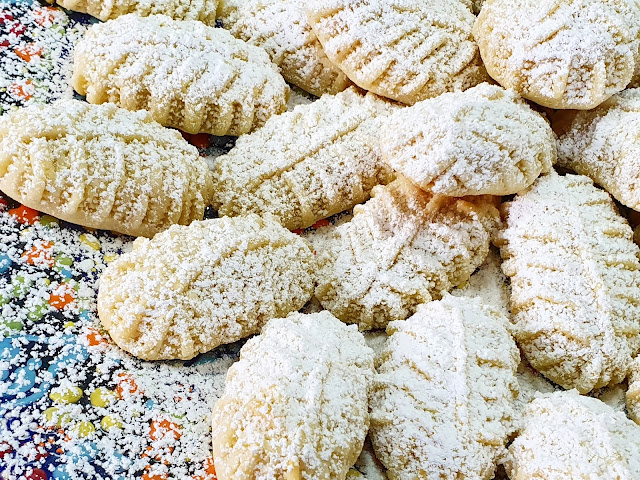 Maryam's Culinary Wonders: 1662. Semolina Walnut Maamoul