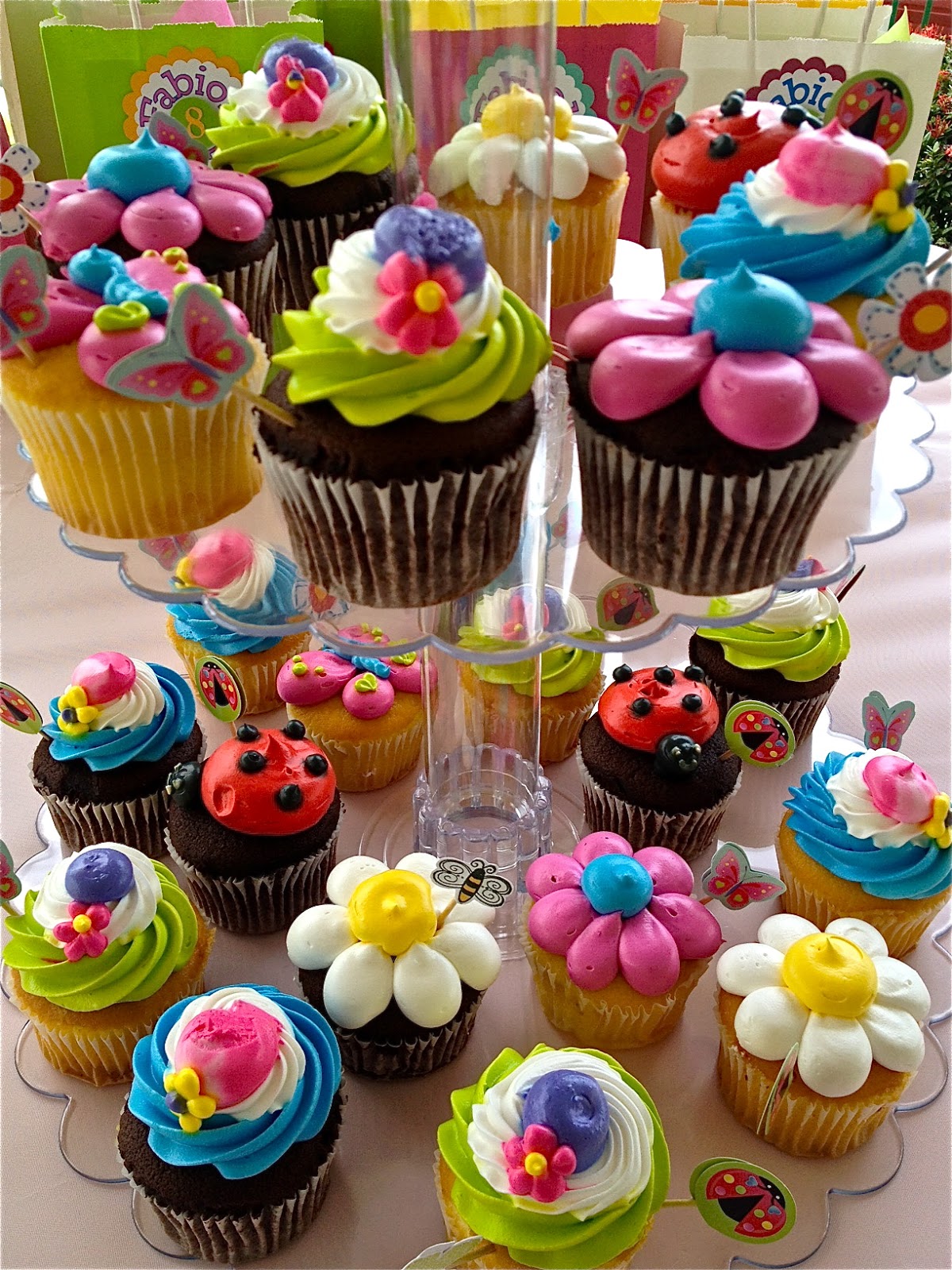 Wine, Cheese and Scrapbooking: Happy 8th Birthday... Photos of cupcakes ...