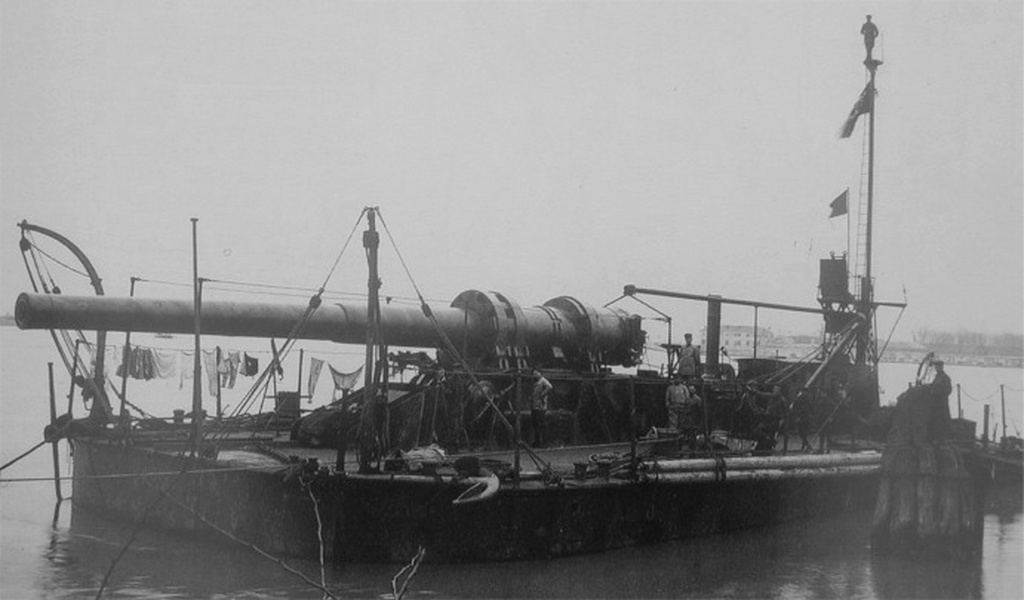 The Historic Heap: Japanese Heavy Artillery Barge