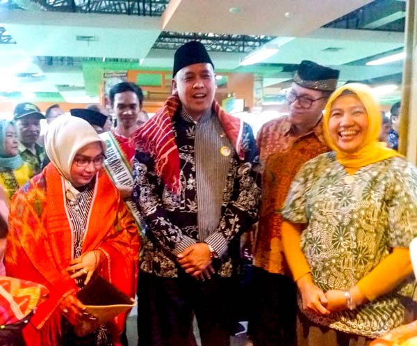 Ada Gerai Uis Gara di Sentra Seni Budaya Bekasi De' Bhagasasi - @bisot ...