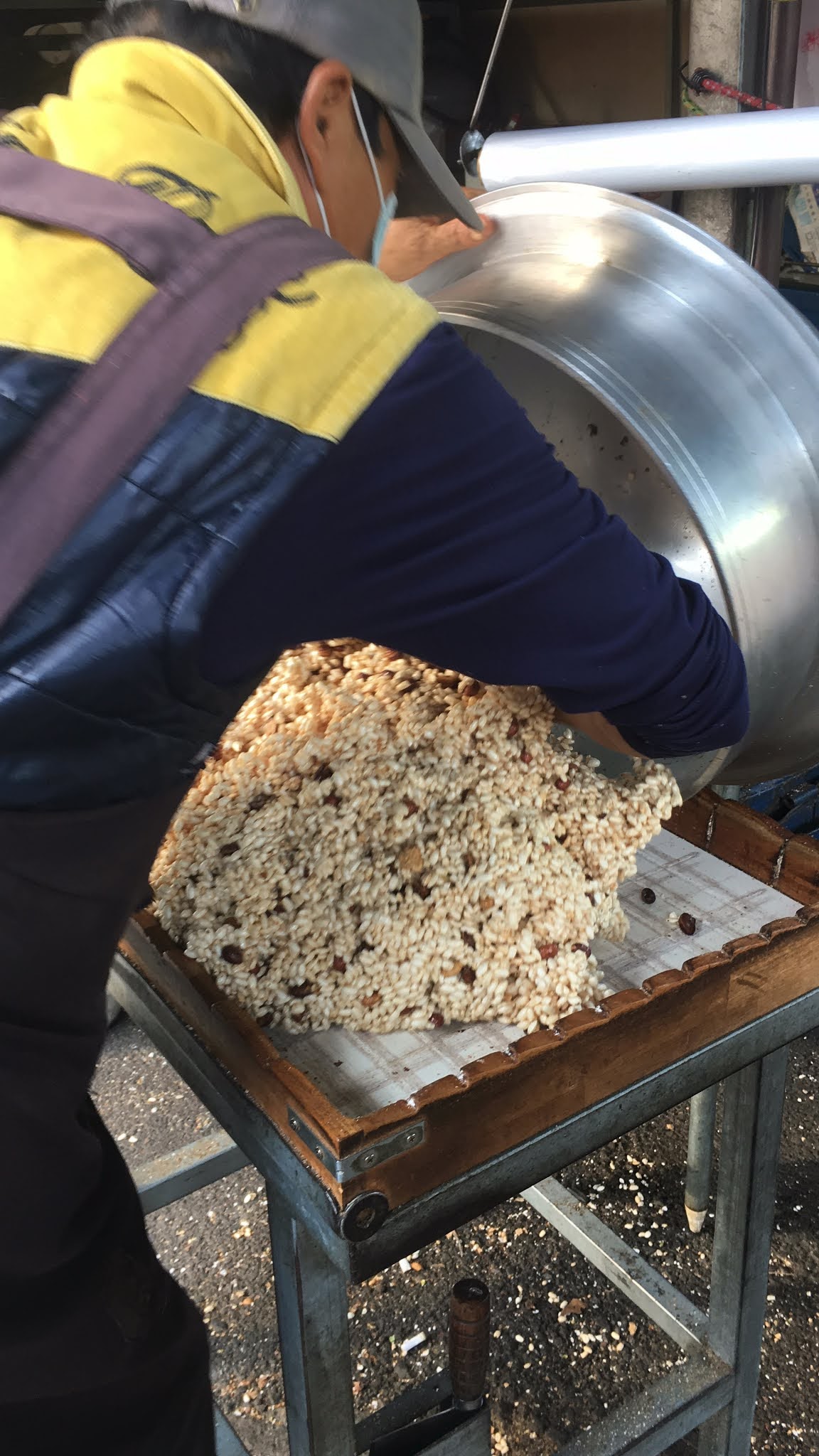 Puffed rice cake making process - My Life Abroad
