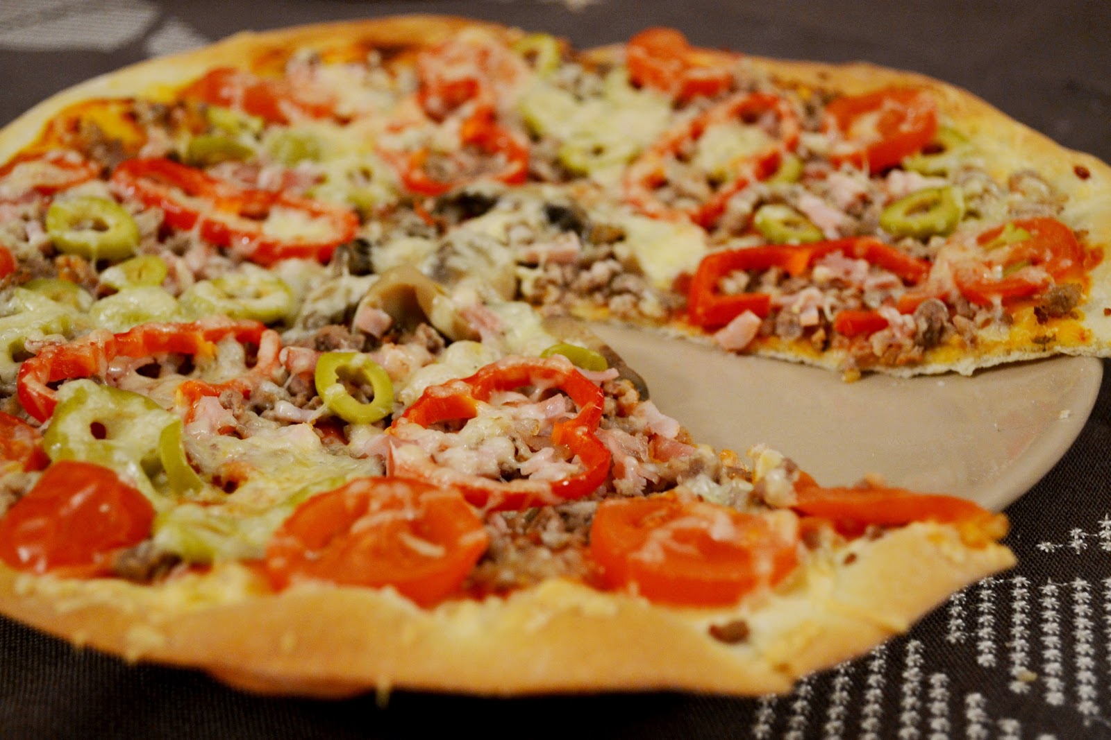 Pireti koduköök: PITSA HAKKLIHAGA