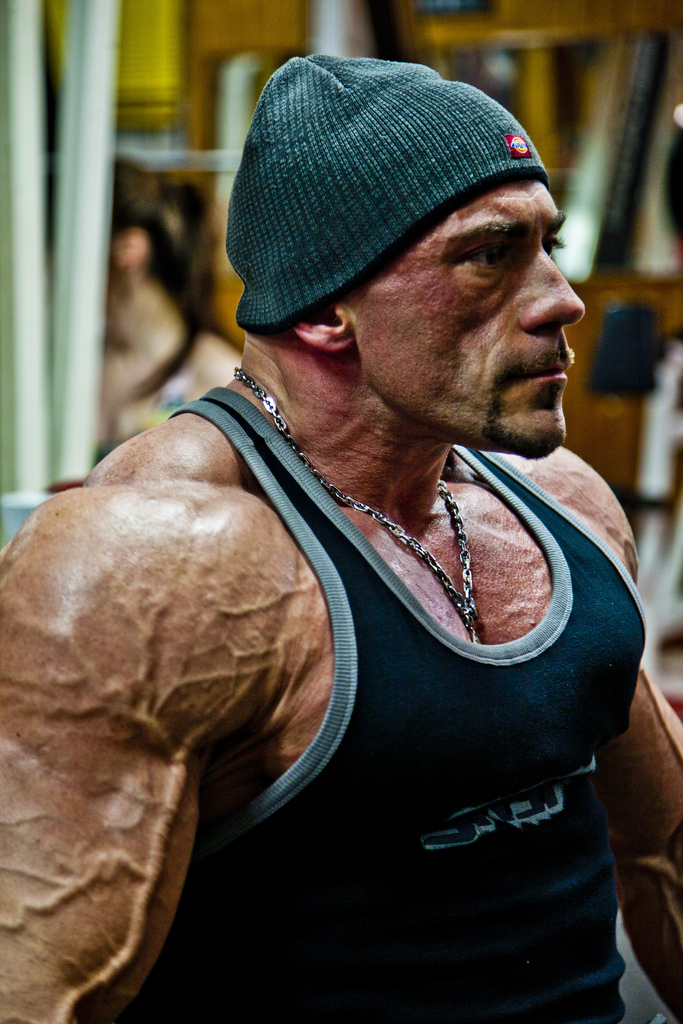 Muscle Lover: Spanish bodybuilder Roberto Del Amo