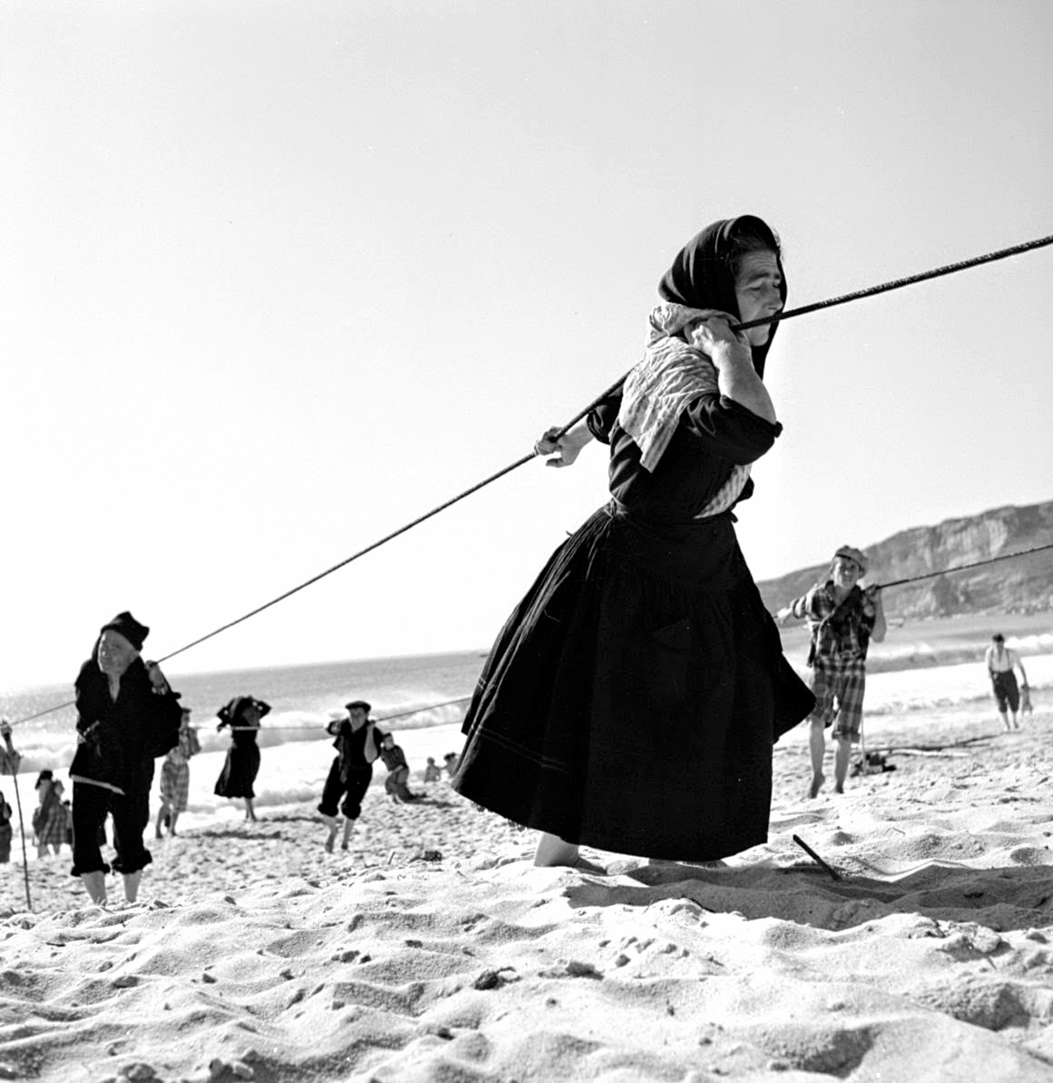 FolkCostume&Embroidery: Costume of Nazaré, Estremadura, Portugal
